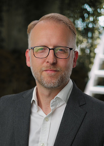 Frank Watson - Momo Media